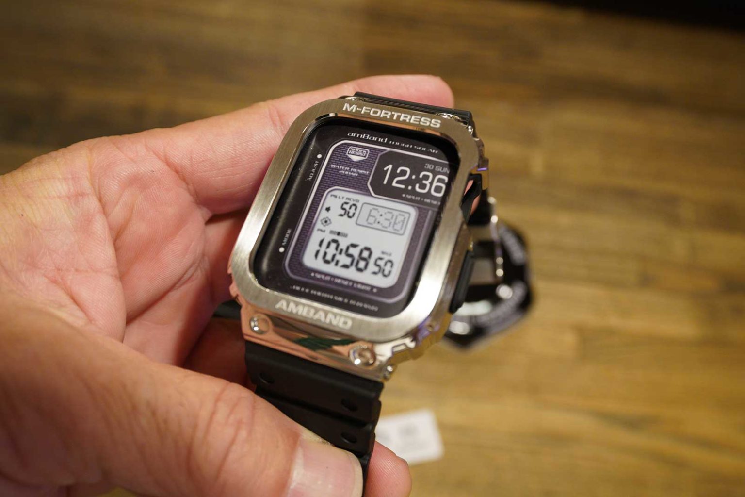 amBand(アムバンド)Moving Fortress Classic〜G-SHOCKっぽいクールなApple Watch専用ケース一体型 ...